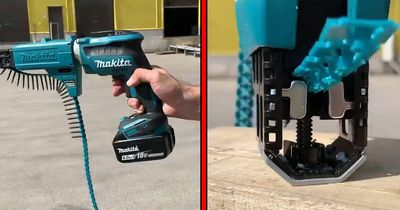 This Giant Switchblade Measures a Massive 2.5 Feet Long